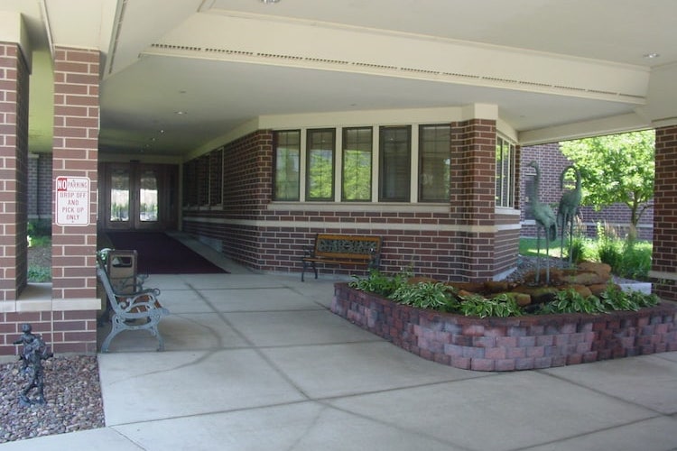 Assisted Living At Victory Lakes in Lindenhurst, IL - My Caring Plan